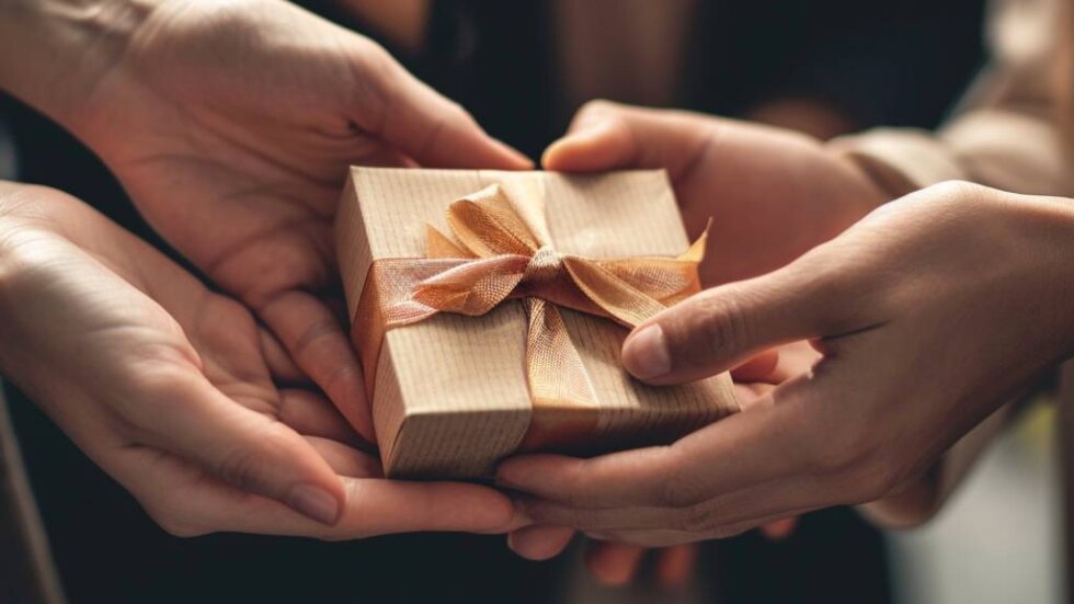 10+1 Secretary Day Ideas for Showing Gratitude | Picnic Makers