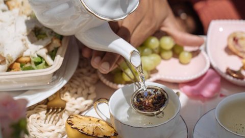 20+1 Elegant Tea Party Ideas & Hosting Tips | Picnic Makers